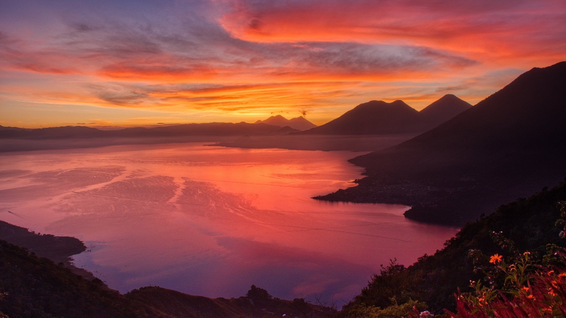 Amanecer en lago junto a las montañas Fondo de pantalla ID:6592