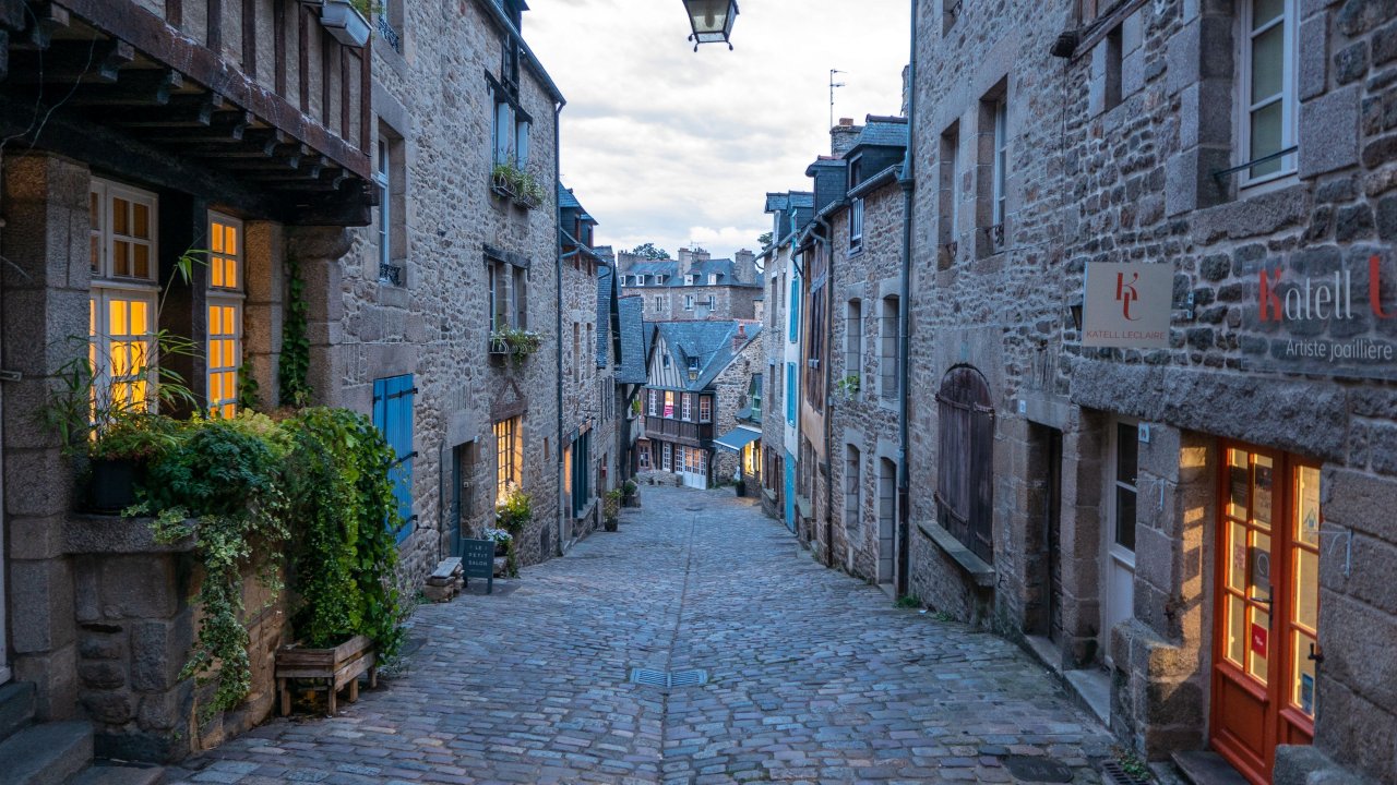 Alley in european country Wallpaper 4k Ultra HD ID:10222